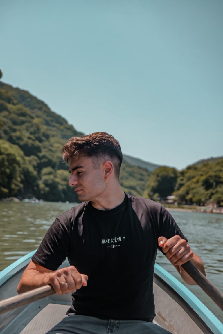 Un influenceur sur Voix Off Master: Alex.dnz de Spectracious! | Voix ...